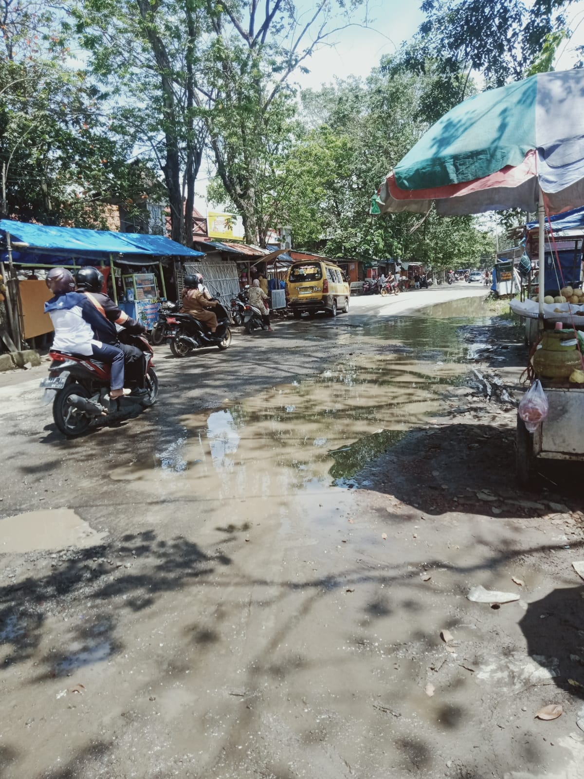 Jalan Tanjungpura Pasar Baru Kota Indramayu Tambah Rusak – Pakkar