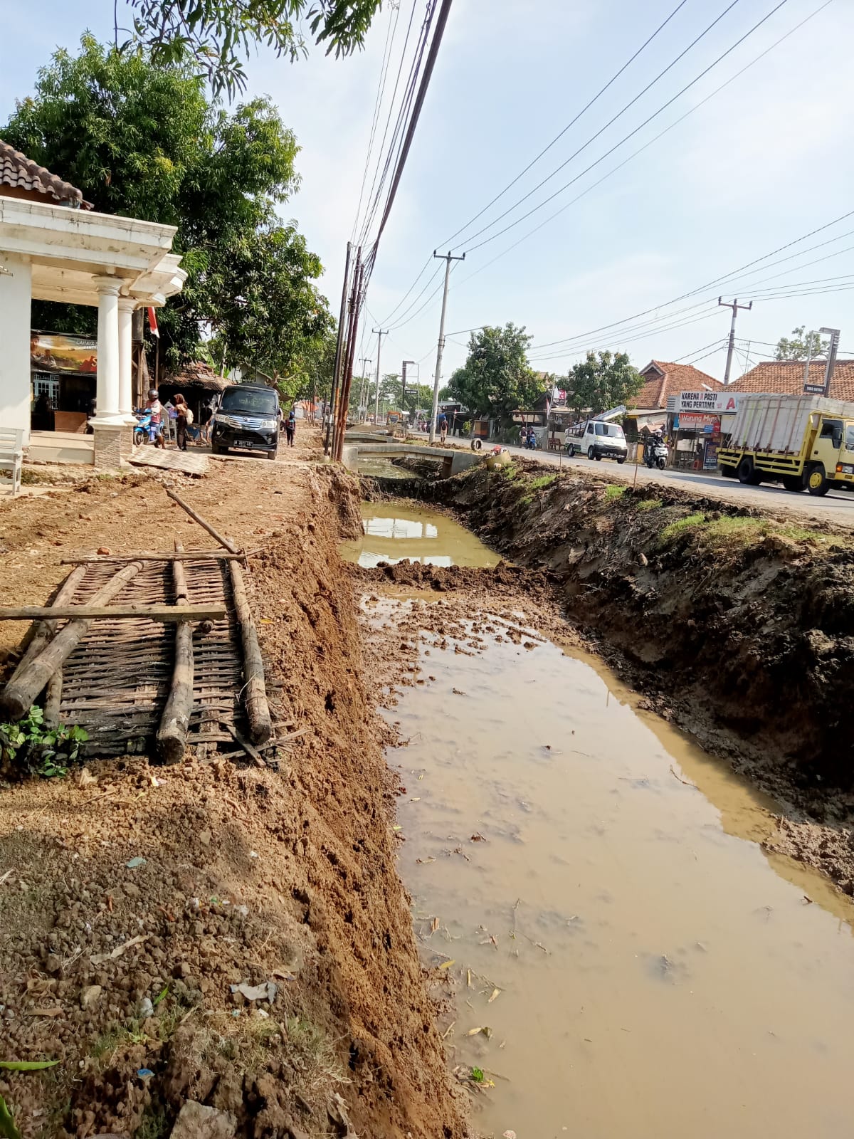 Ratusan Rumah Warga Tutup Pintu Takut Debu Dari Proyek BBWSCC Cirebon ...