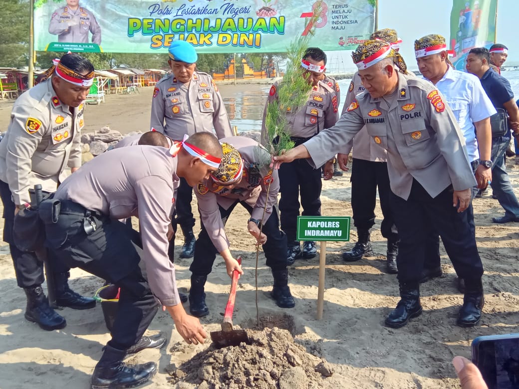 Polres Indramayu Tanam Pohon Di Pantai Wisata Balongan Untuk ...