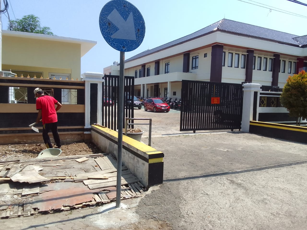 Pengadilan Negeri Indramayu Lakukan Penataan Lingkungan Kantor – Pakkar