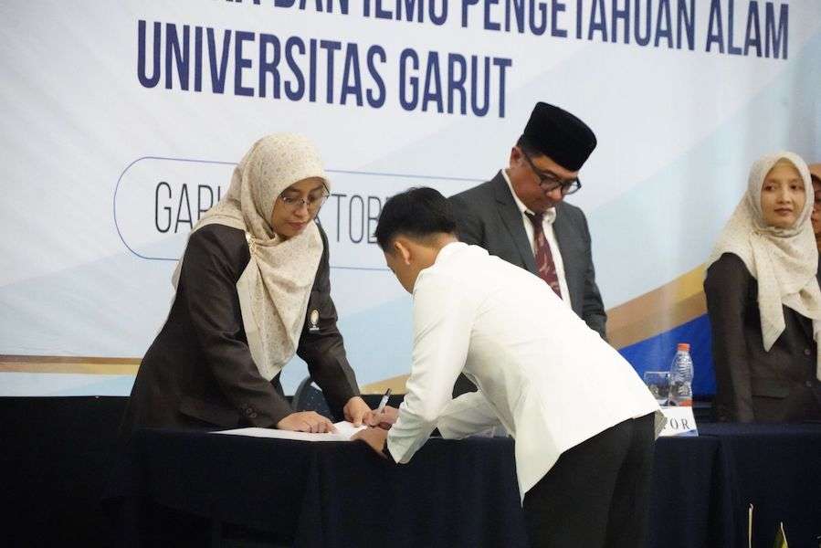 Universita Garut Lantik 33 Apoteker Dapat Berkontribusi Pelayanan ...